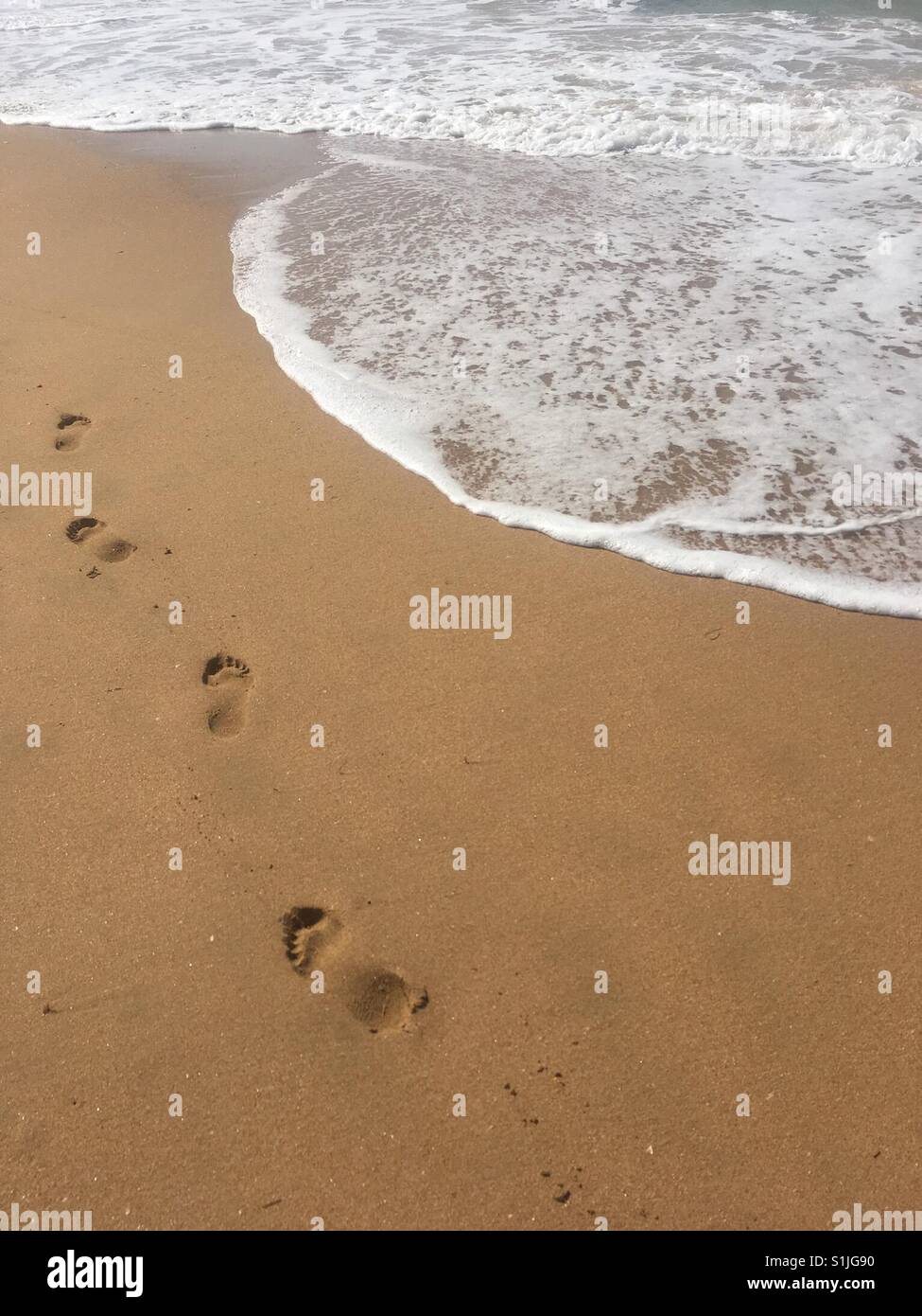 Footprints wave hi-res stock photography and images - Alamy