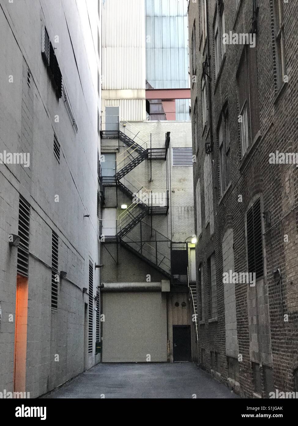 Chicago illinois alley hi-res stock photography and images - Alamy