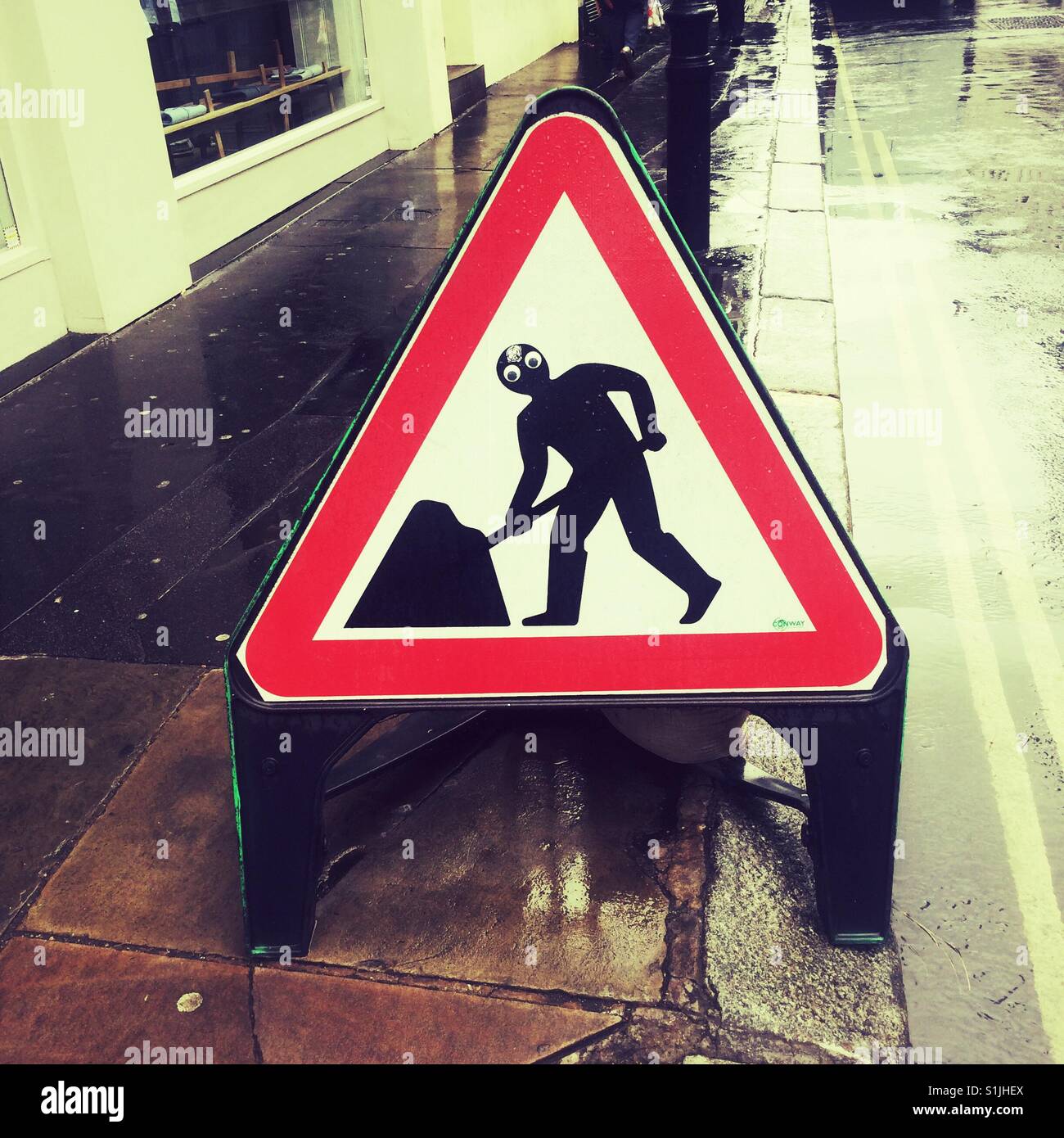 Graffiti warning sign hi-res stock photography and images - Alamy
