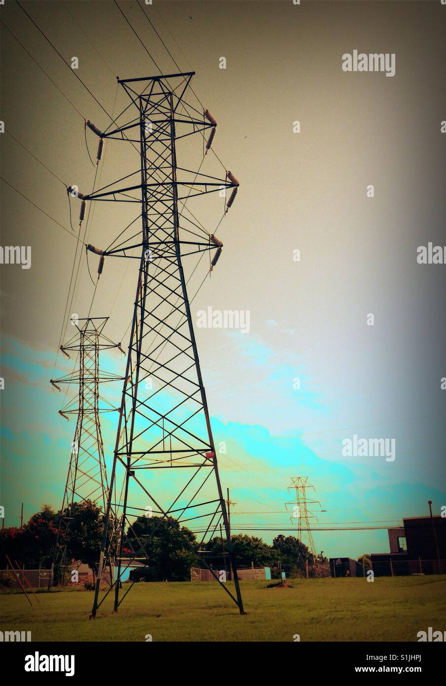 Overhead transmission lines hi-res stock photography and images - Alamy