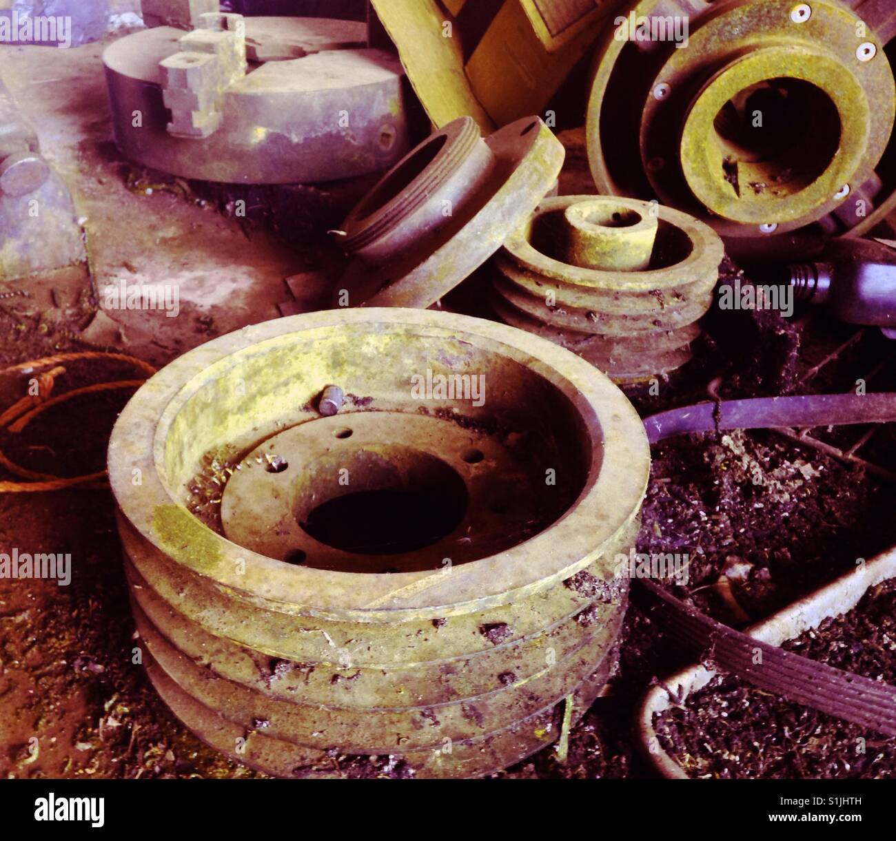Machine shop belt hi-res stock photography and images - Alamy