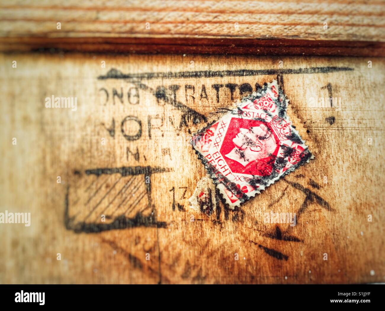 Vintage British postage stamp (8 pennies Stock Photo - Alamy