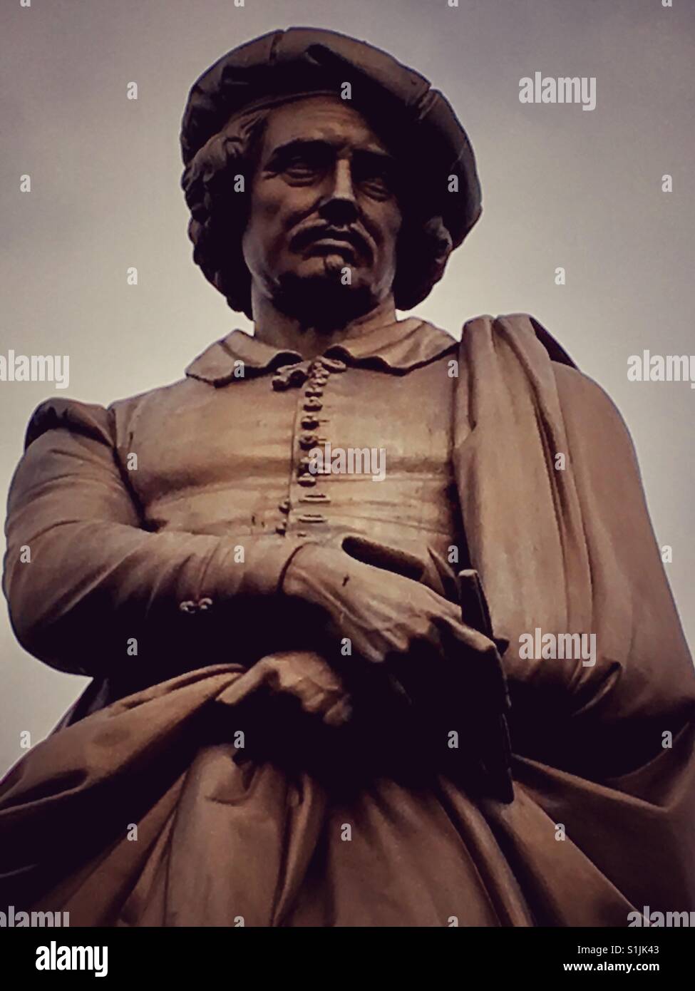 Rembrandt Van Rijn statue in Rembrandtplein Square, Amsterdam, The ...