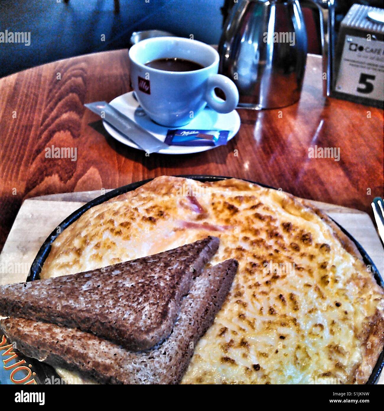 A hearty breakfast to start the day Stock Photo - Alamy