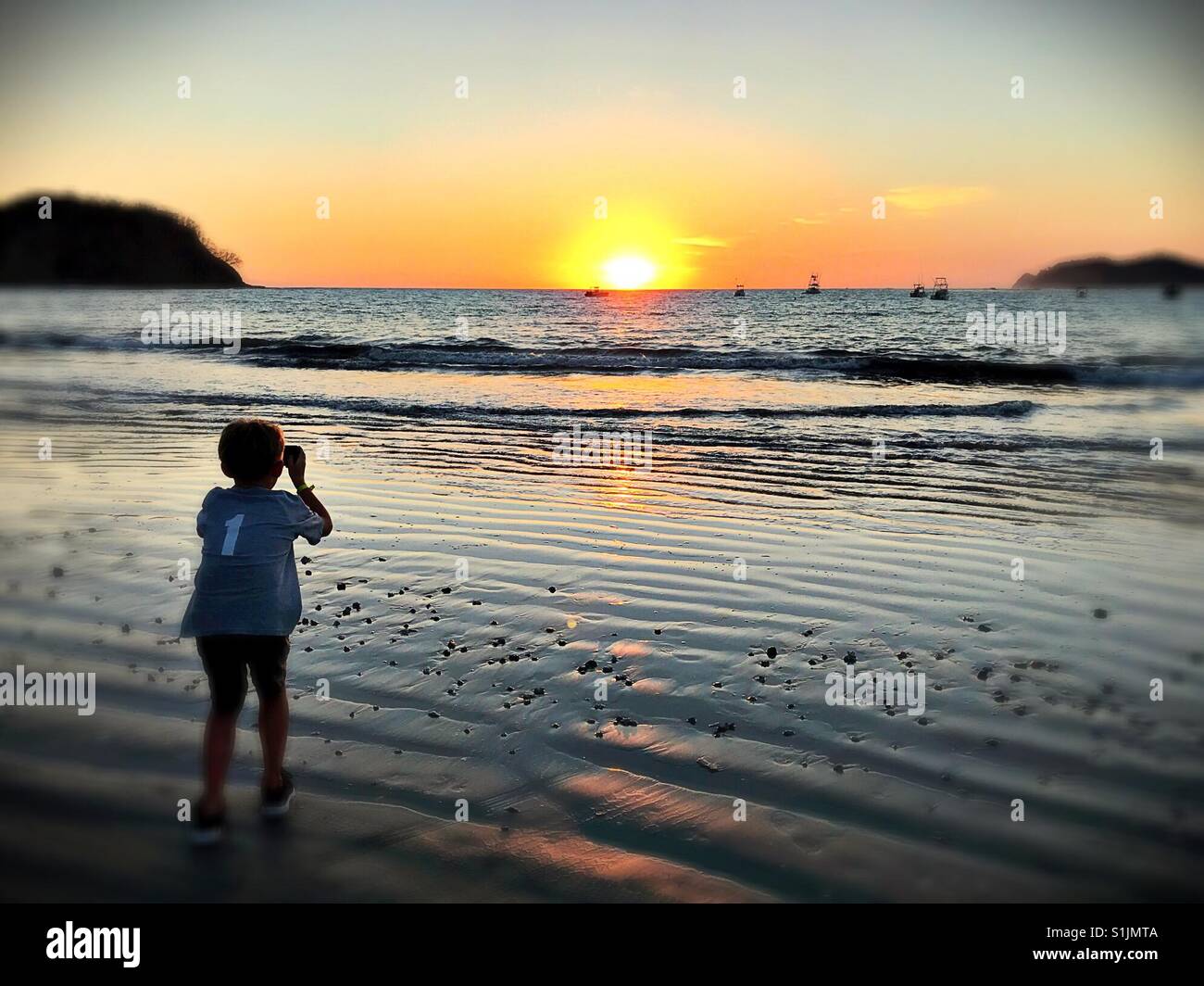 Photographing a child hi-res stock photography and images - Alamy