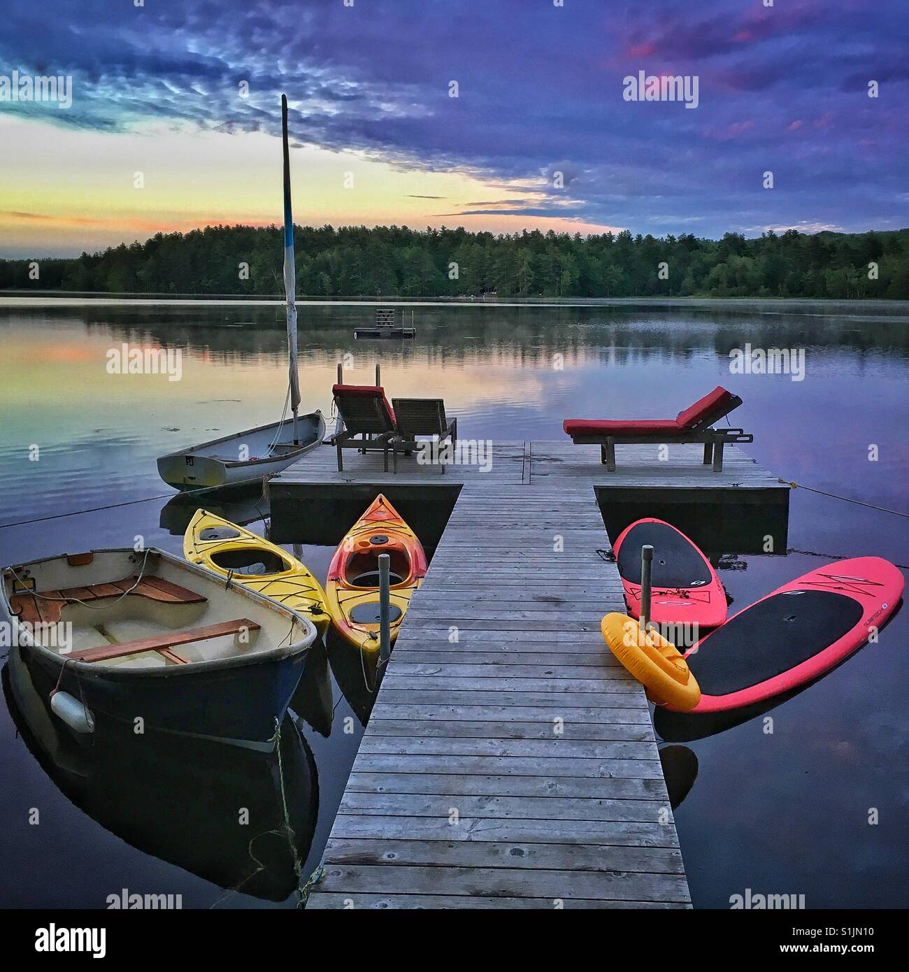 Lakeside dock hi-res stock photography and images - Alamy