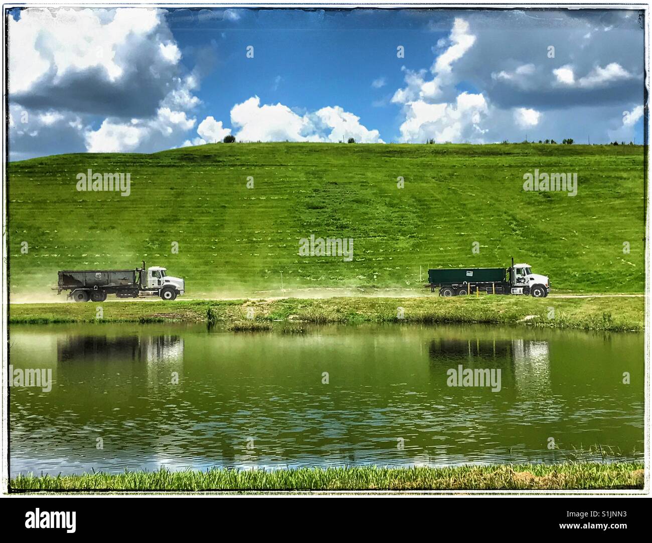 Land fill landscape hi-res stock photography and images - Alamy