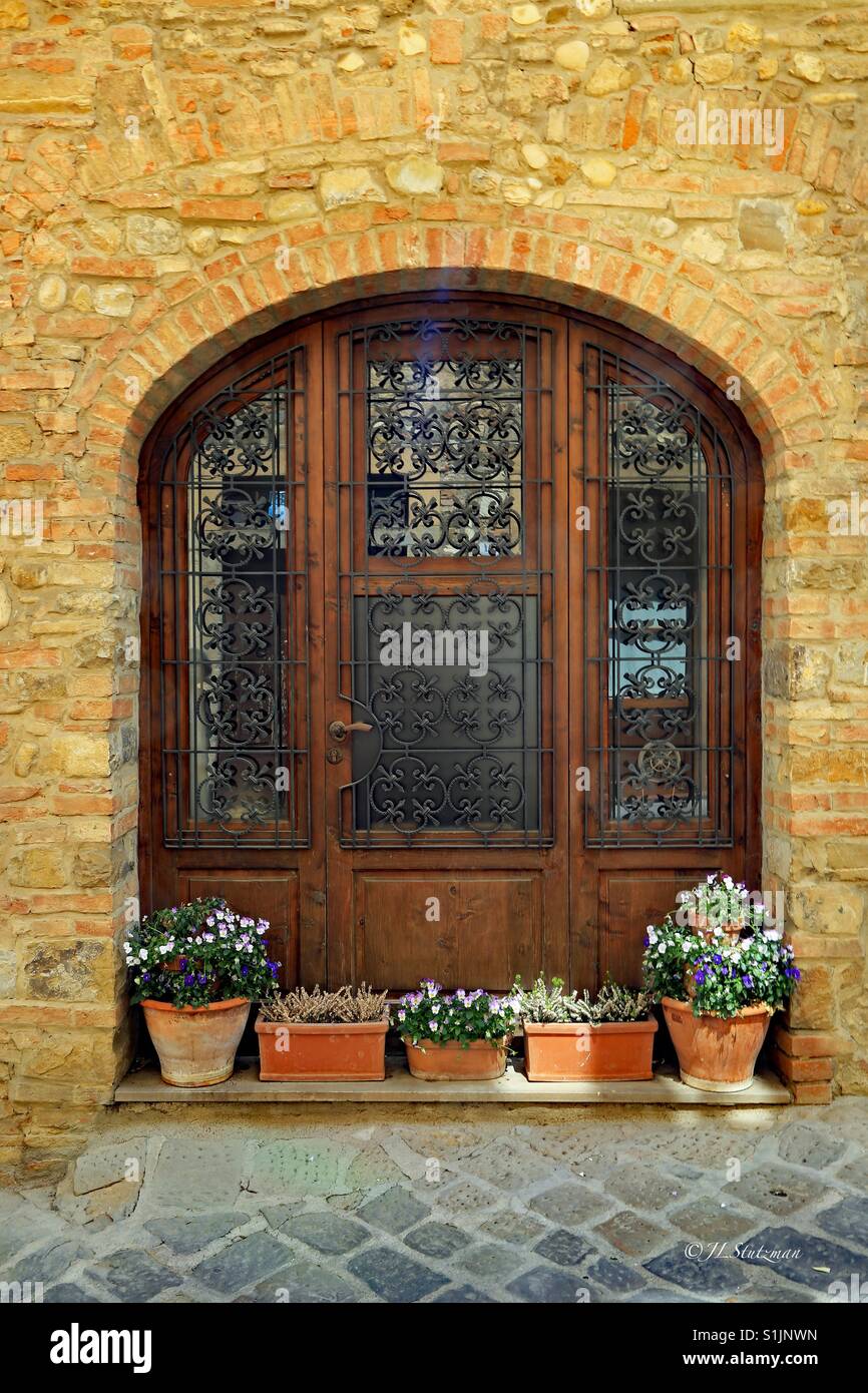 Brick arch way hi-res stock photography and images - Alamy