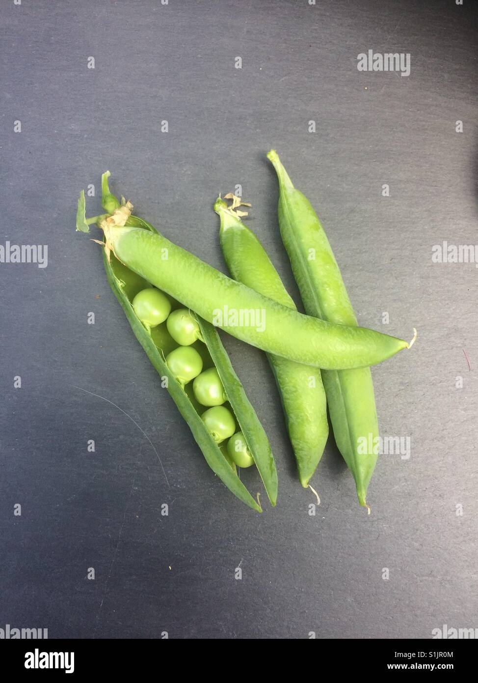 Peas in a pod hi-res stock photography and images - Alamy