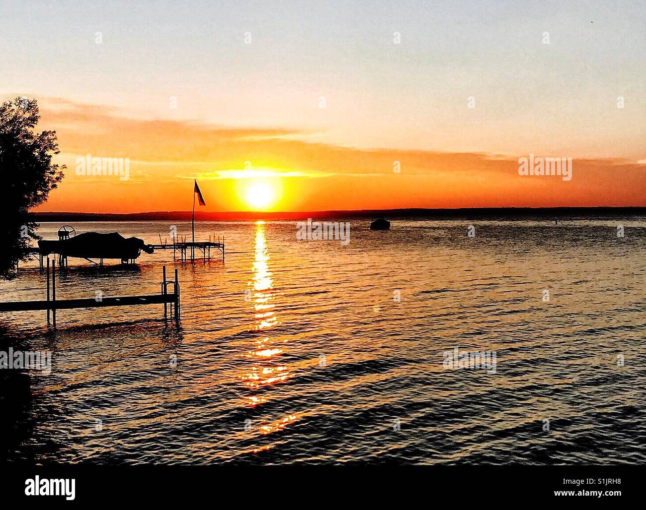 Pigeon lake hi-res stock photography and images - Alamy