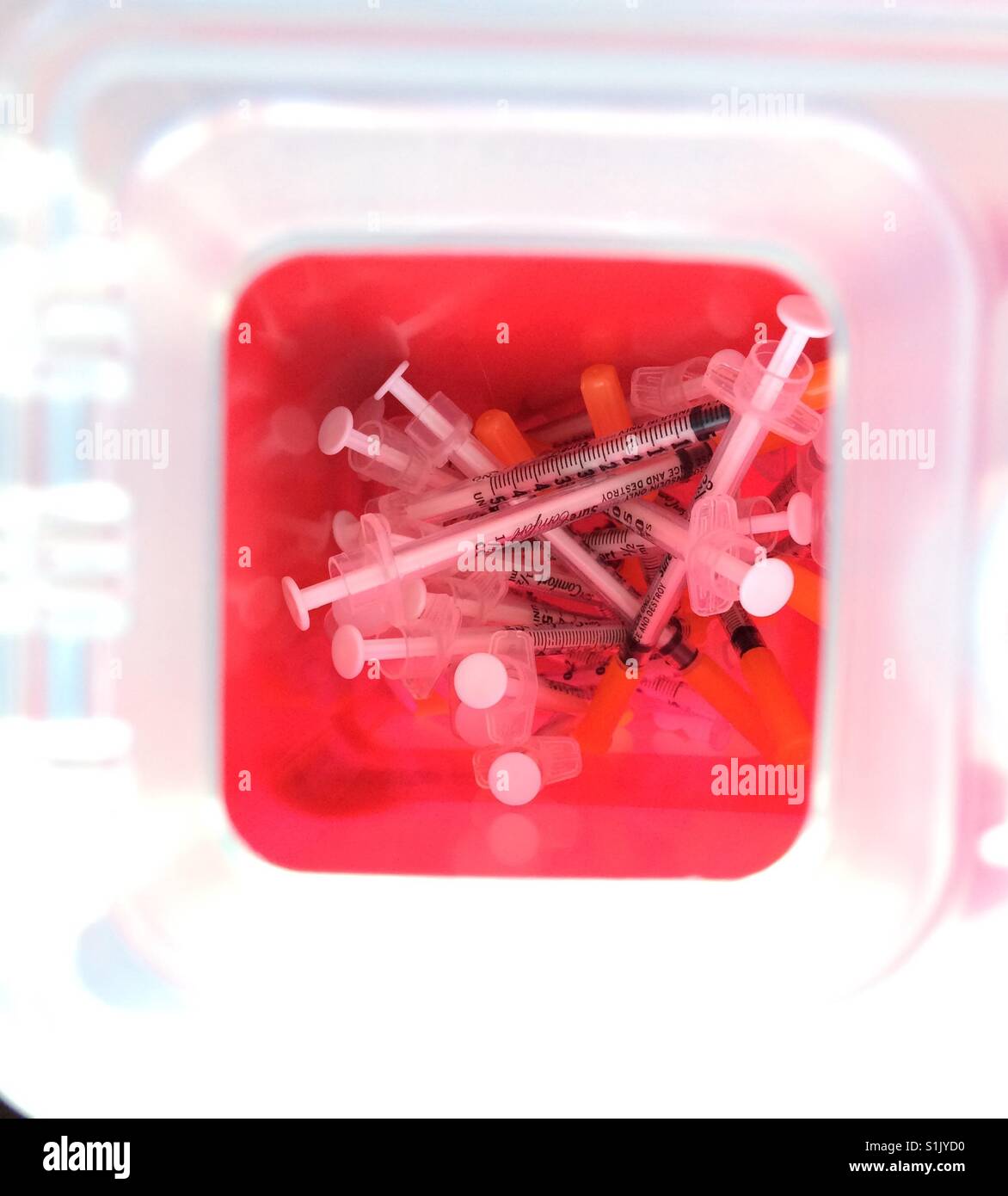 Injection needles hi-res stock photography and images - Alamy