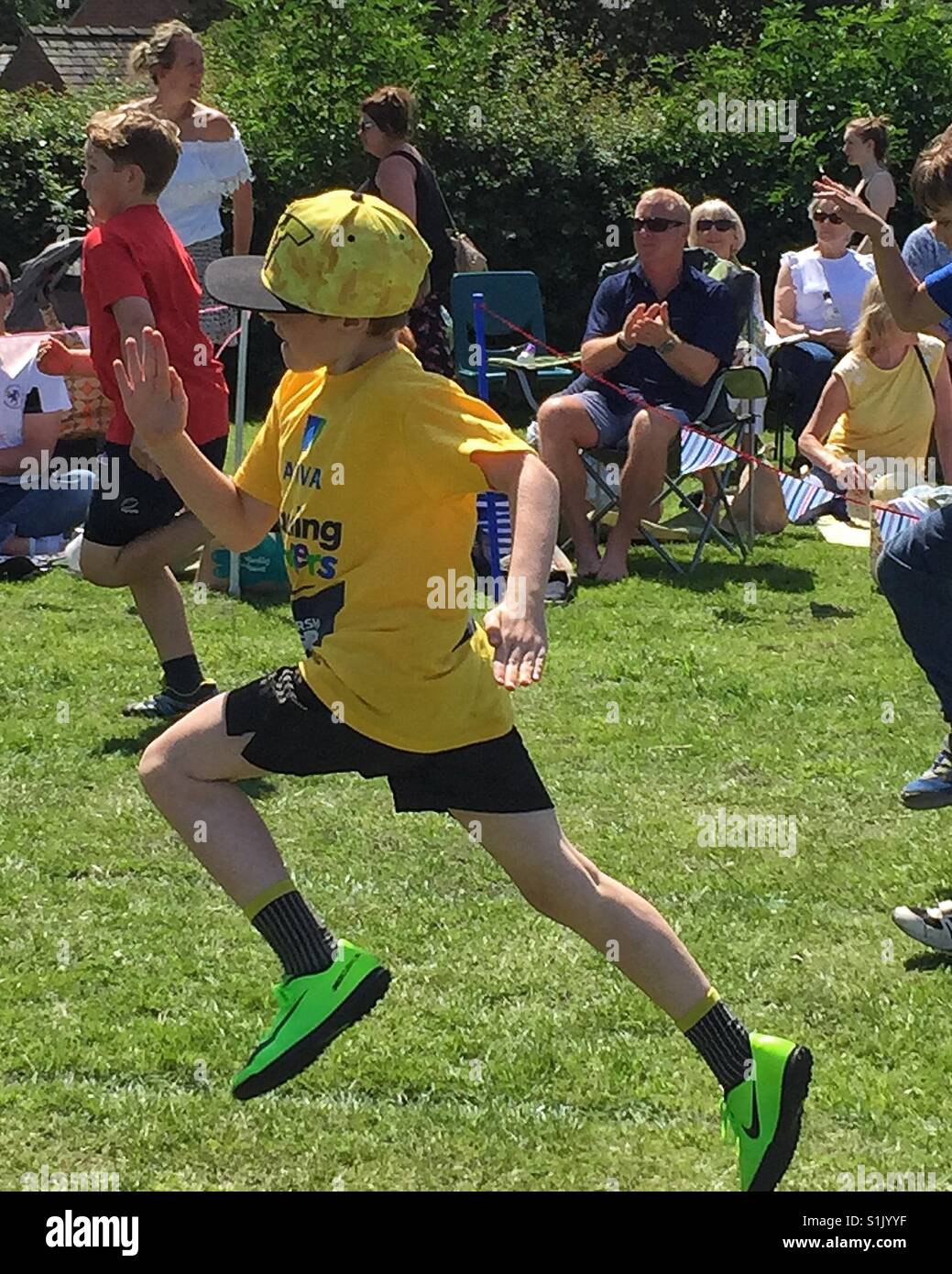 School sports day running race hi-res stock photography and images - Alamy