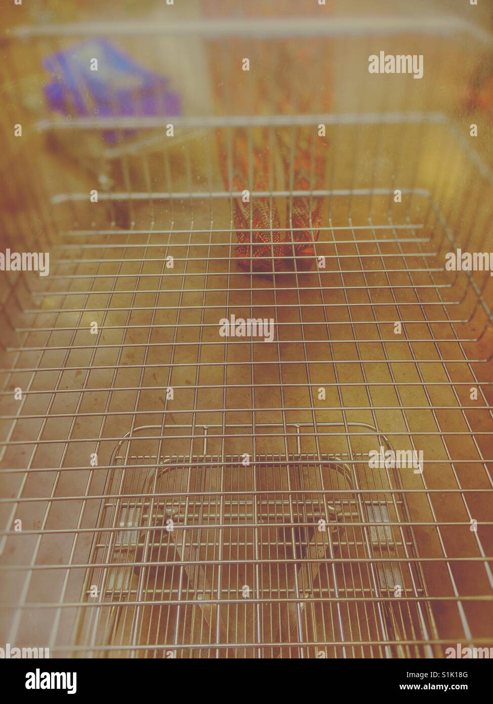 Empty cart hi-res stock photography and images - Alamy