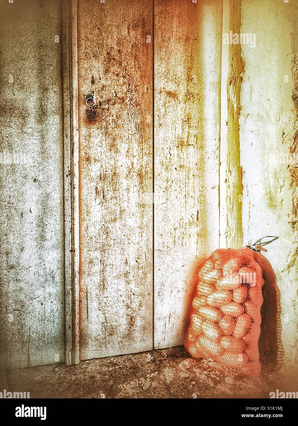 Potatoes sack hi-res stock photography and images - Alamy