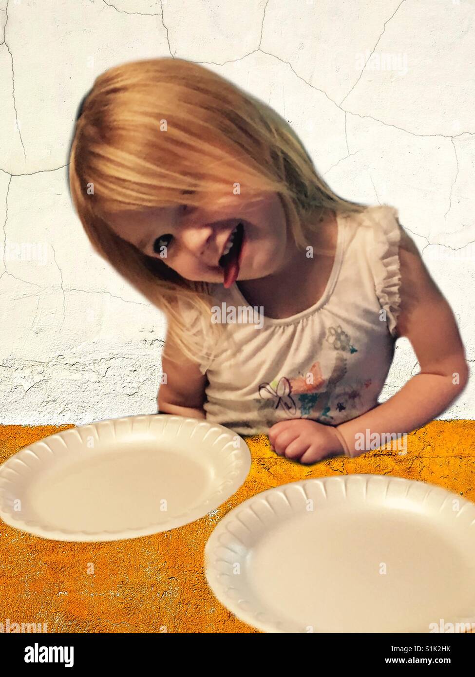 Child hungry empty plate hi-res stock photography and images - Alamy