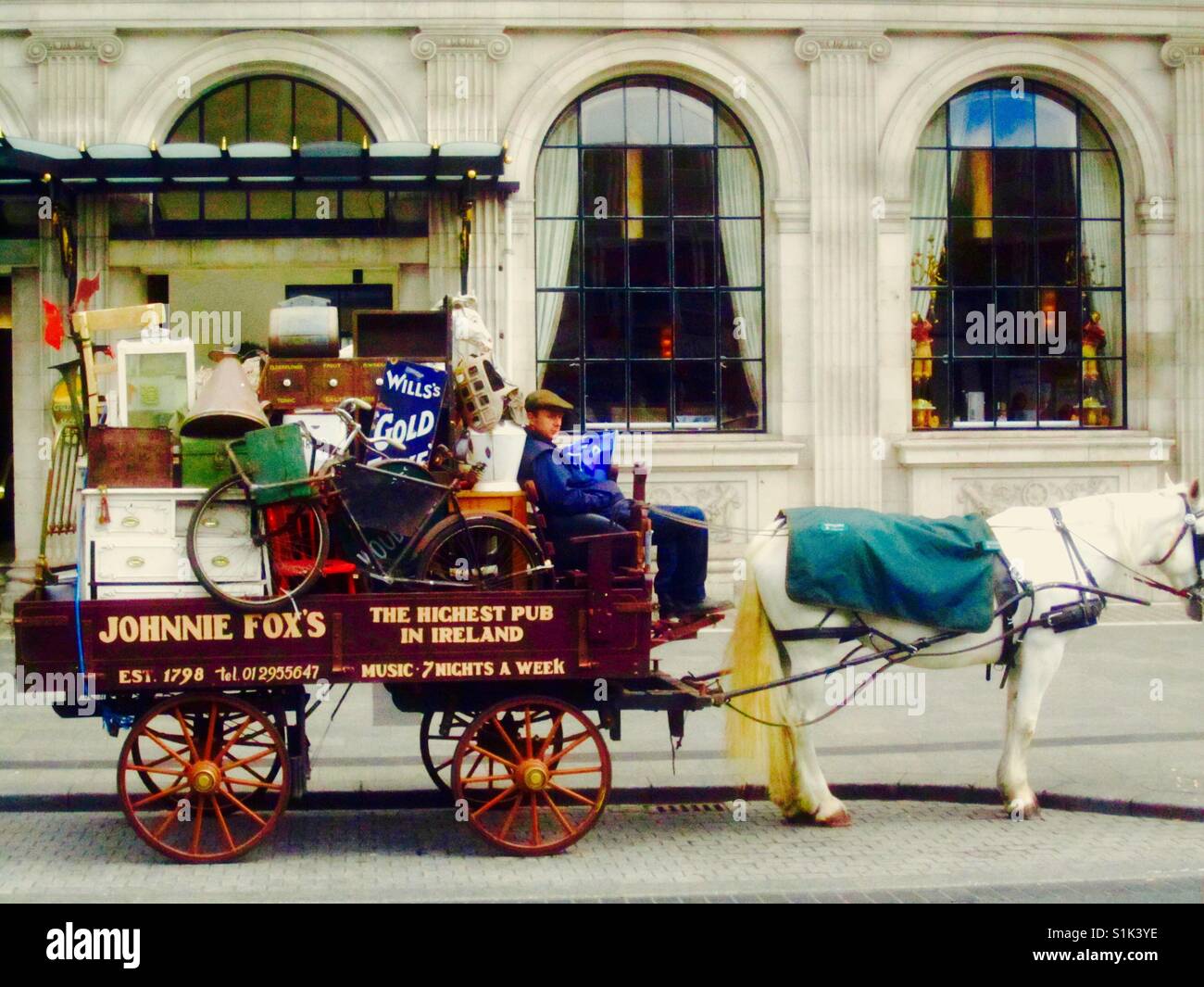 Ireland Horse Carriage High Resolution Stock Photography and Images - Alamy
