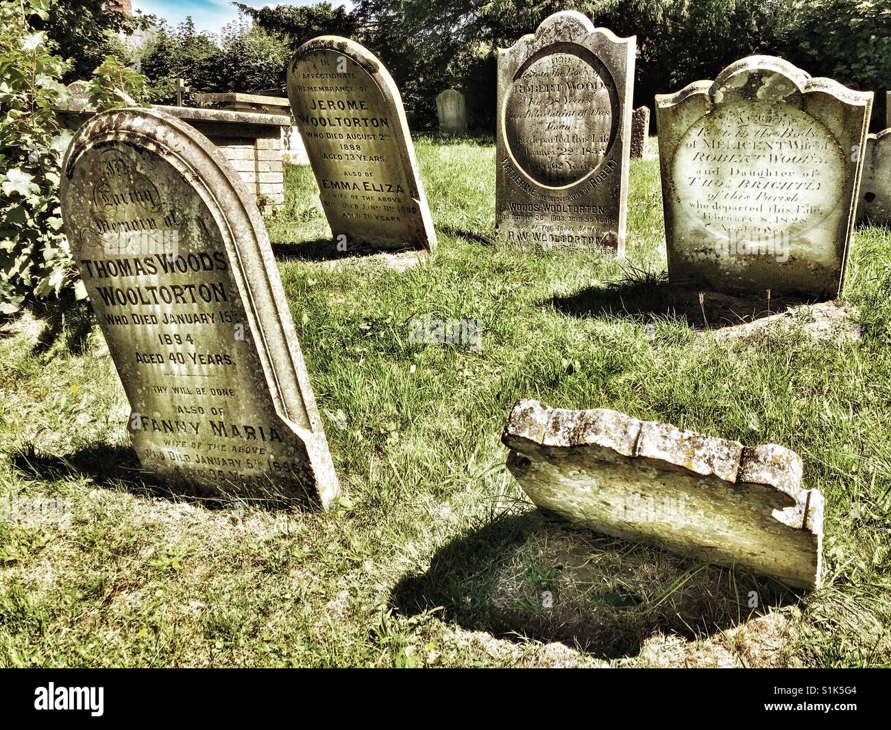 British graveyard hi-res stock photography and images - Alamy