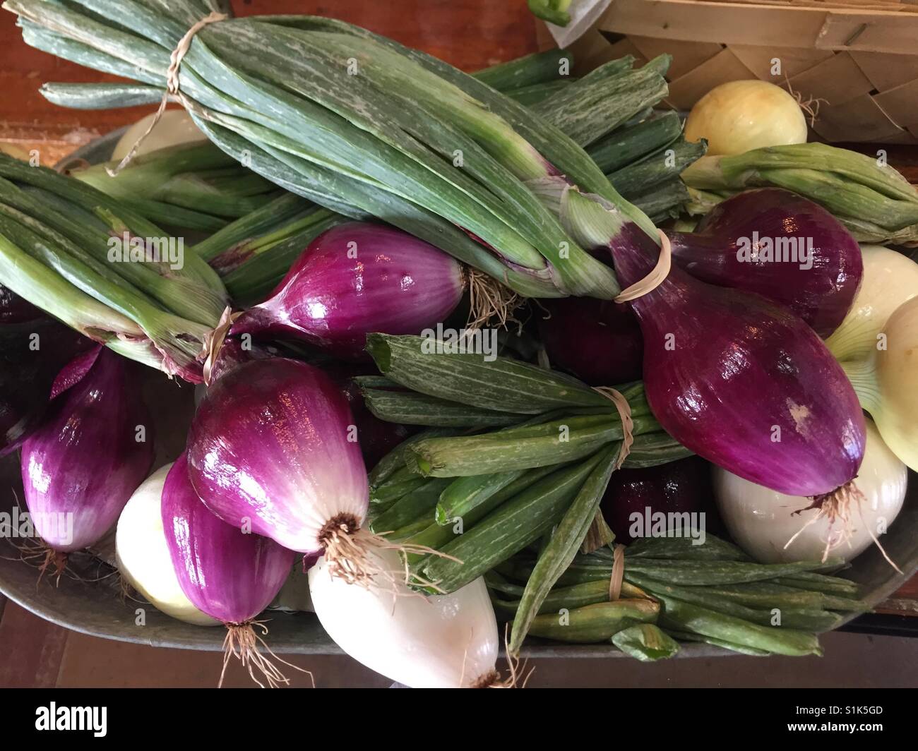 Farmers market onions hi-res stock photography and images - Alamy