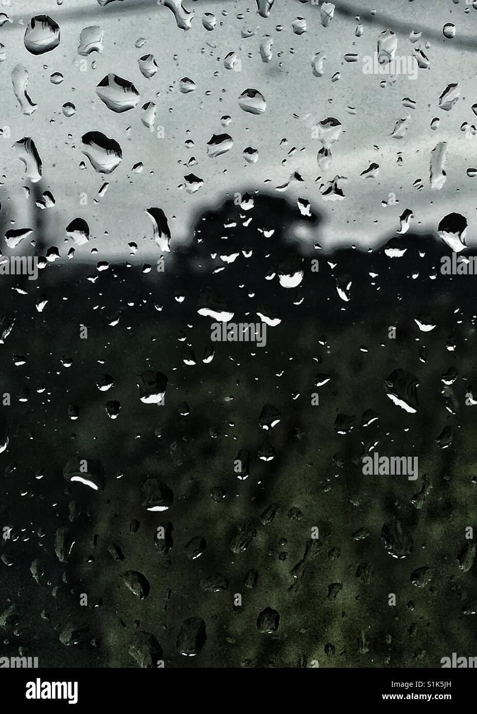 Raindrops on windscreen hi-res stock photography and images - Alamy