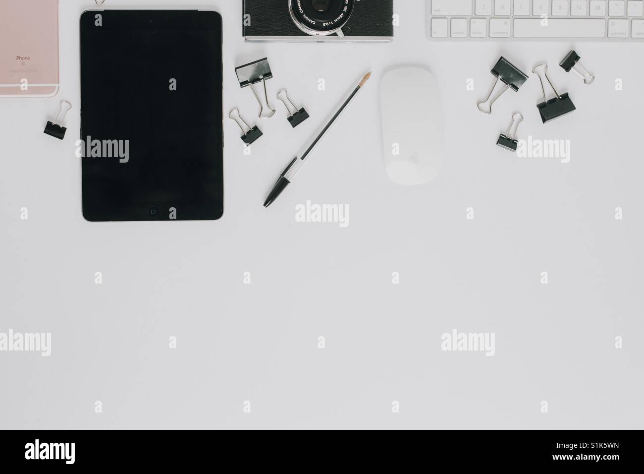 Office day flatlay Stock Photo - Alamy