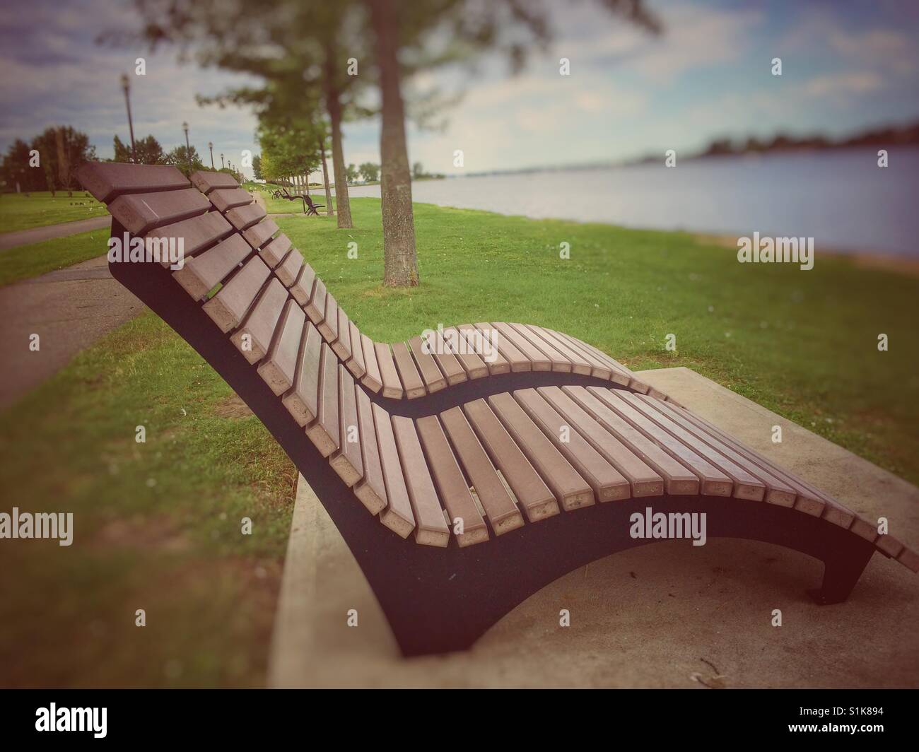 Empty bench in a park hi-res stock photography and images - Alamy