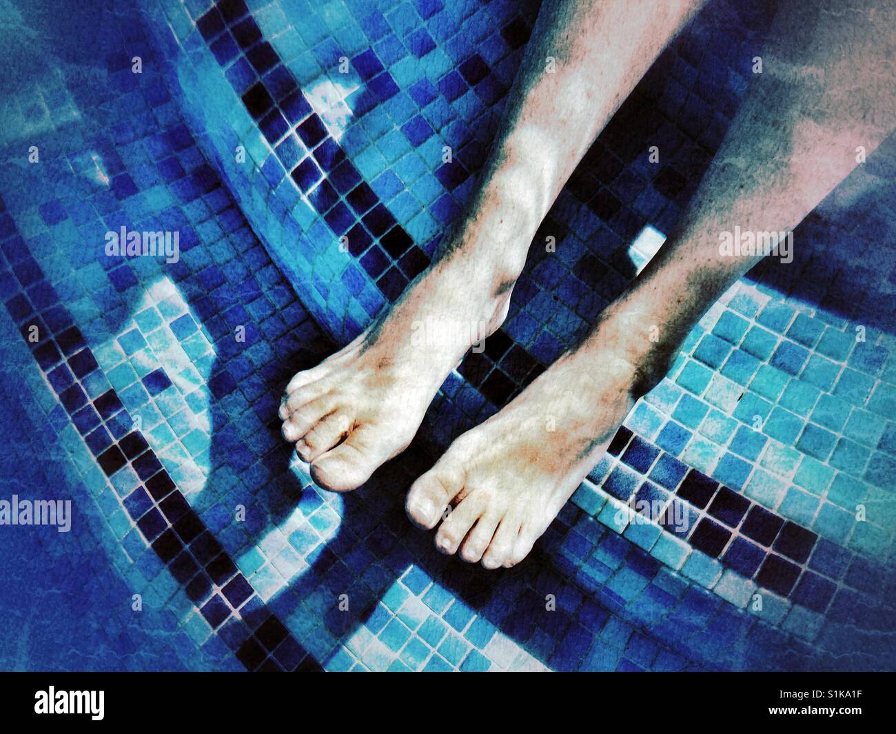 Keeping cool. Feet underwater in a swimming pool Stock Photo - Alamy