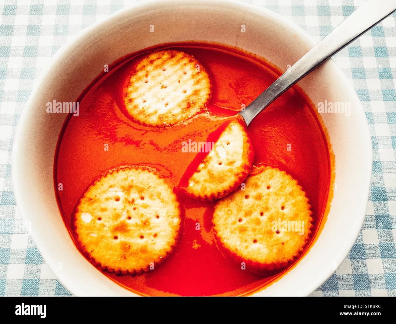 Tomato soup with Ritz crackers Stock Photo - Alamy