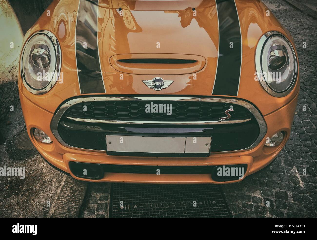 Mini cooper s logo hi-res stock photography and images - Alamy
