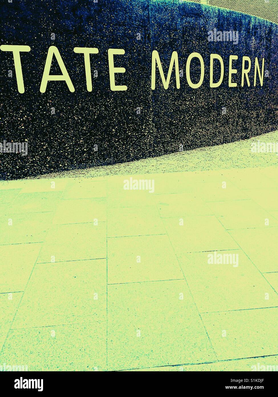 Tate modern sign london hi-res stock photography and images - Alamy