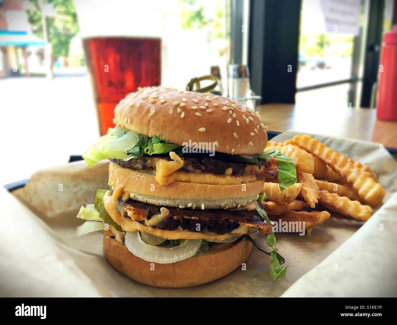 Burger fries in plate hi-res stock photography and images - Alamy