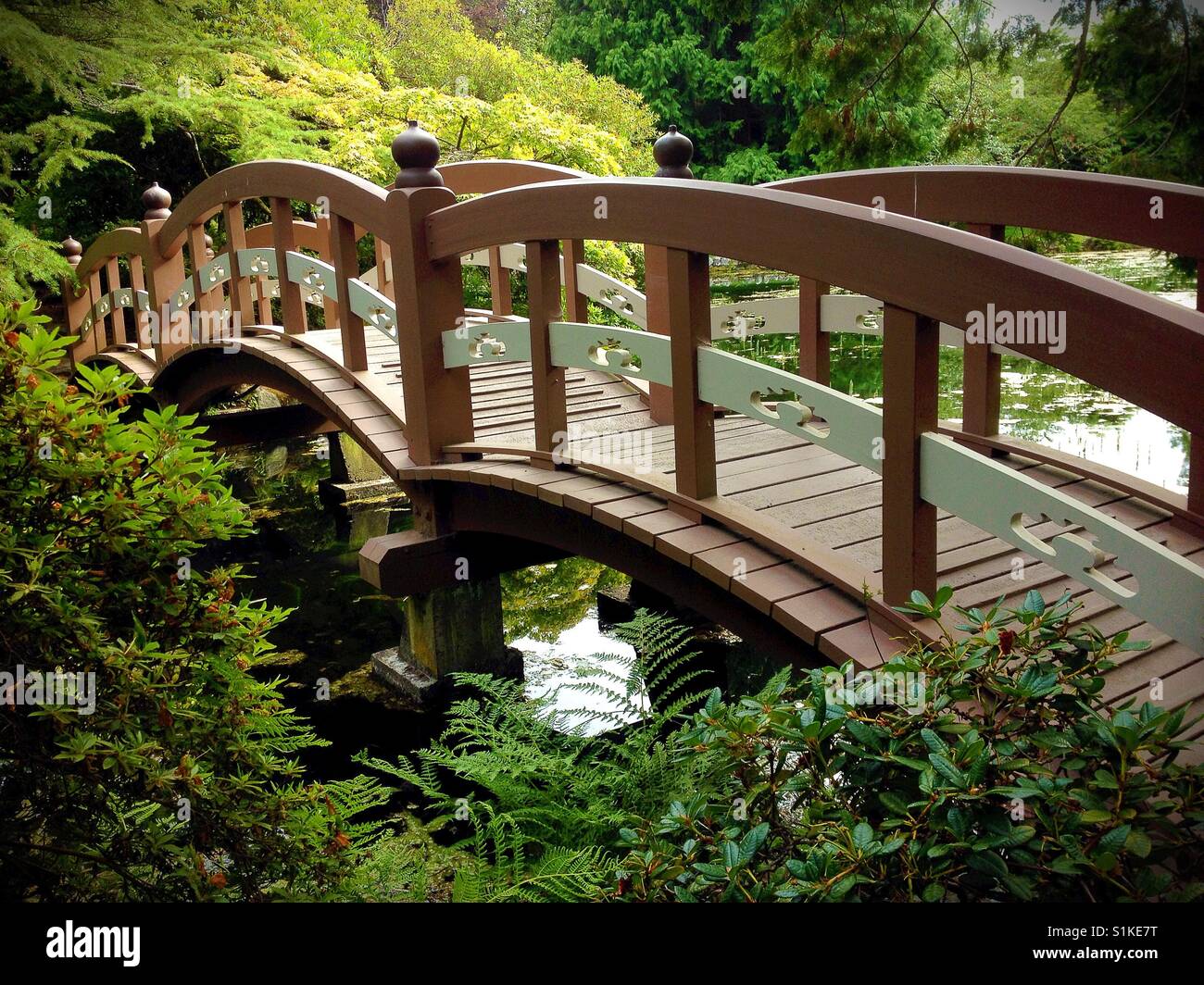 Wooden japanese bridge hi-res stock photography and images - Alamy