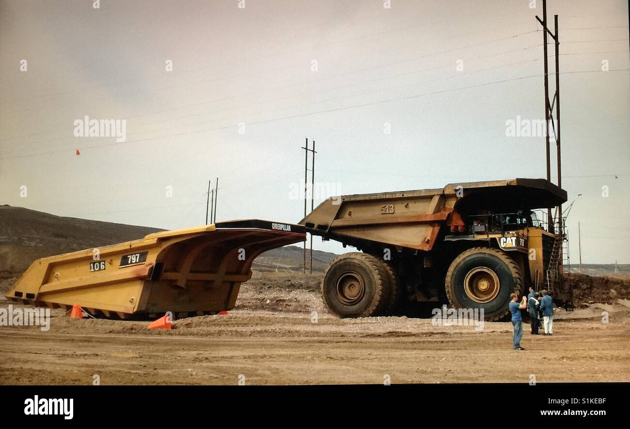 Athabasca tar sands machinery hi-res stock photography and images - Alamy