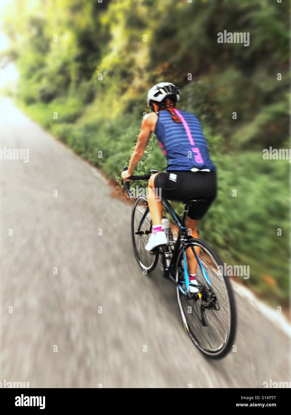 Steep cycle climb hi-res stock photography and images - Alamy