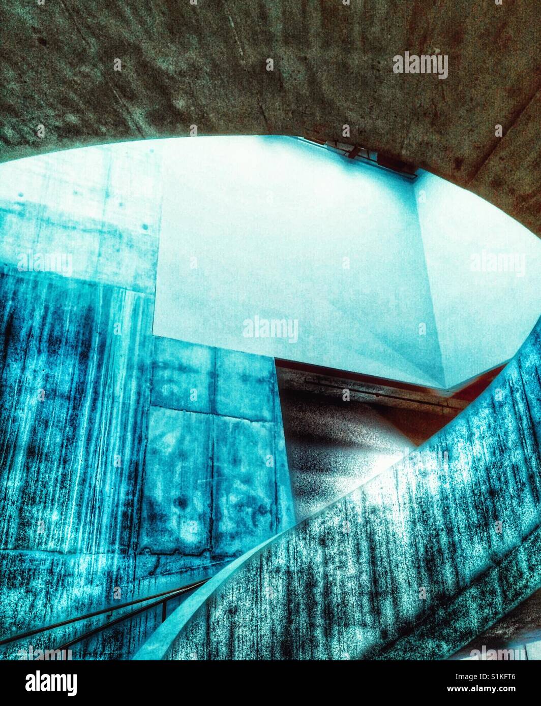 Blue concrete architectural curve Stock Photo - Alamy