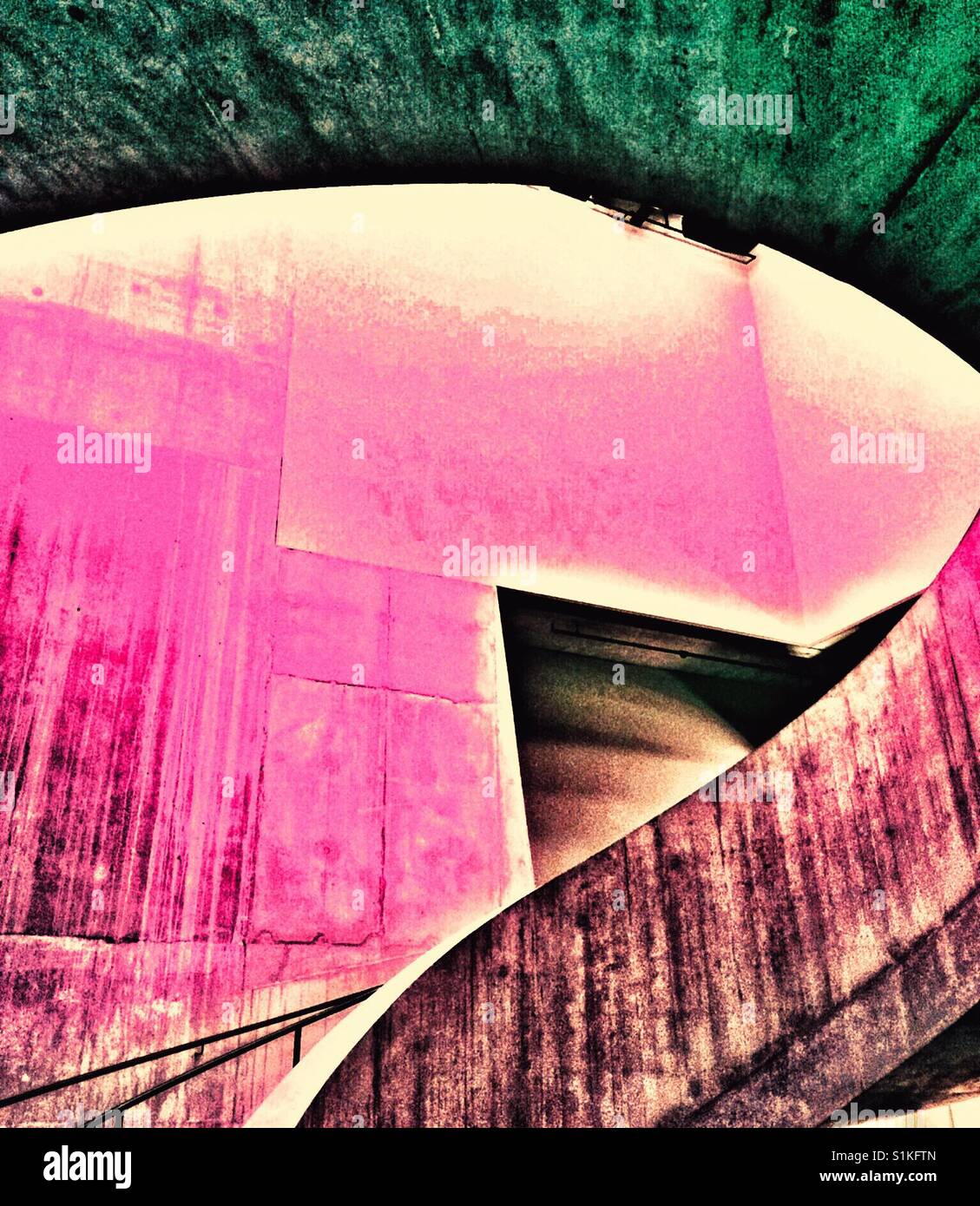 Pink concrete architectural curve Stock Photo - Alamy