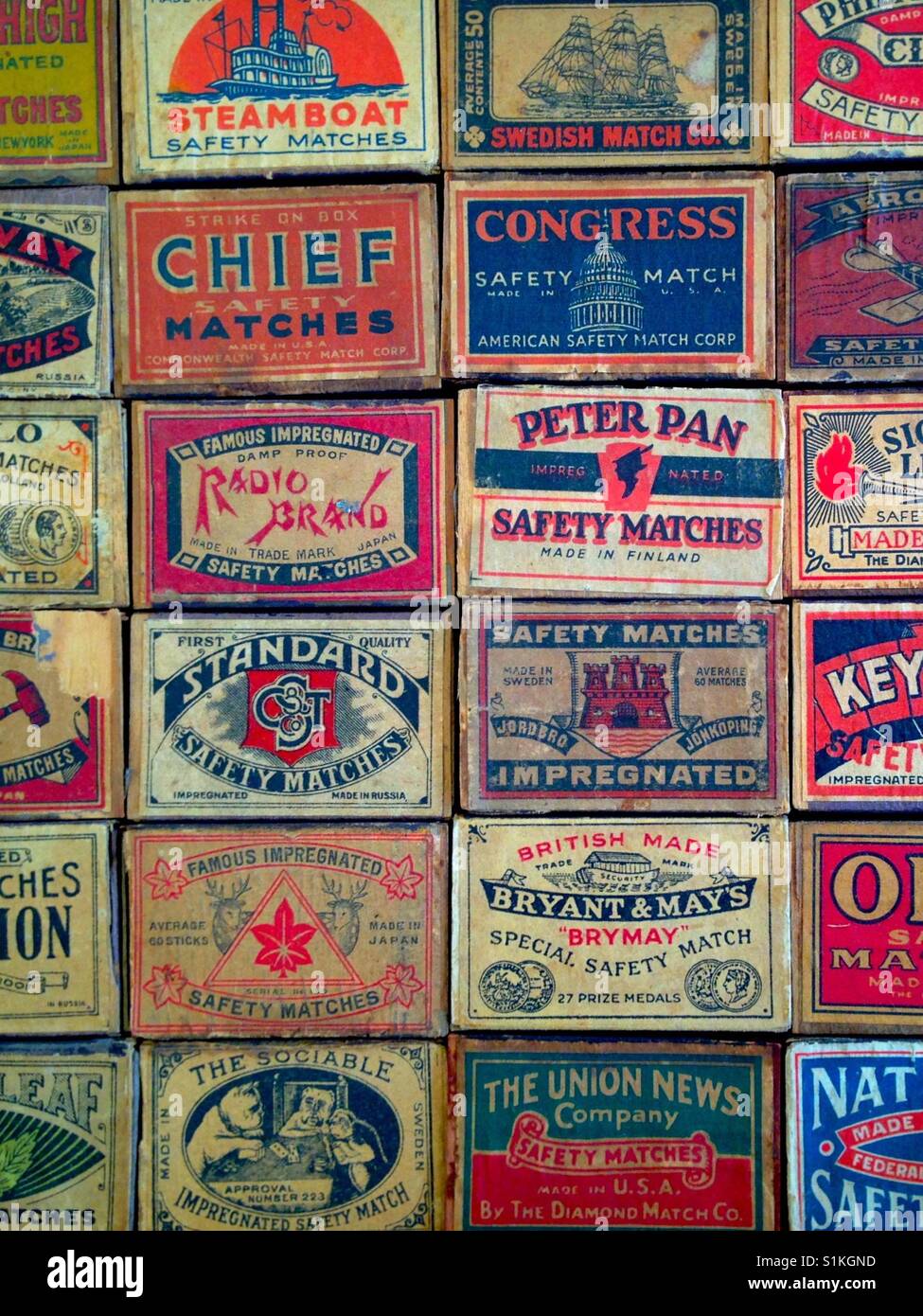 Match boxes hi-res stock photography and images - Alamy