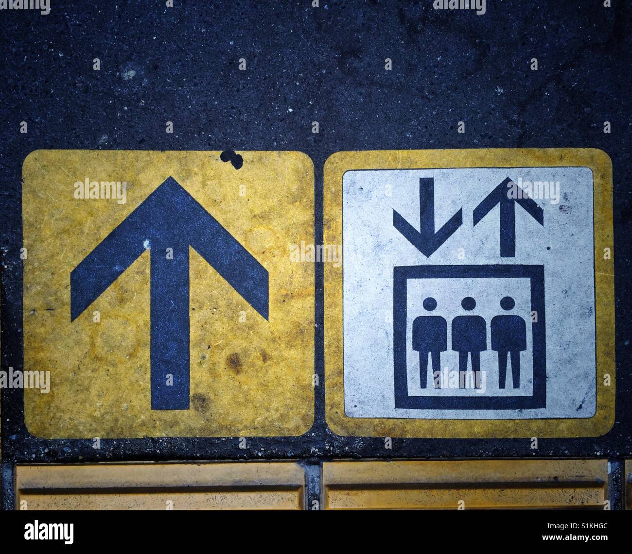 Symbols communication, Japan Stock Photo - Alamy