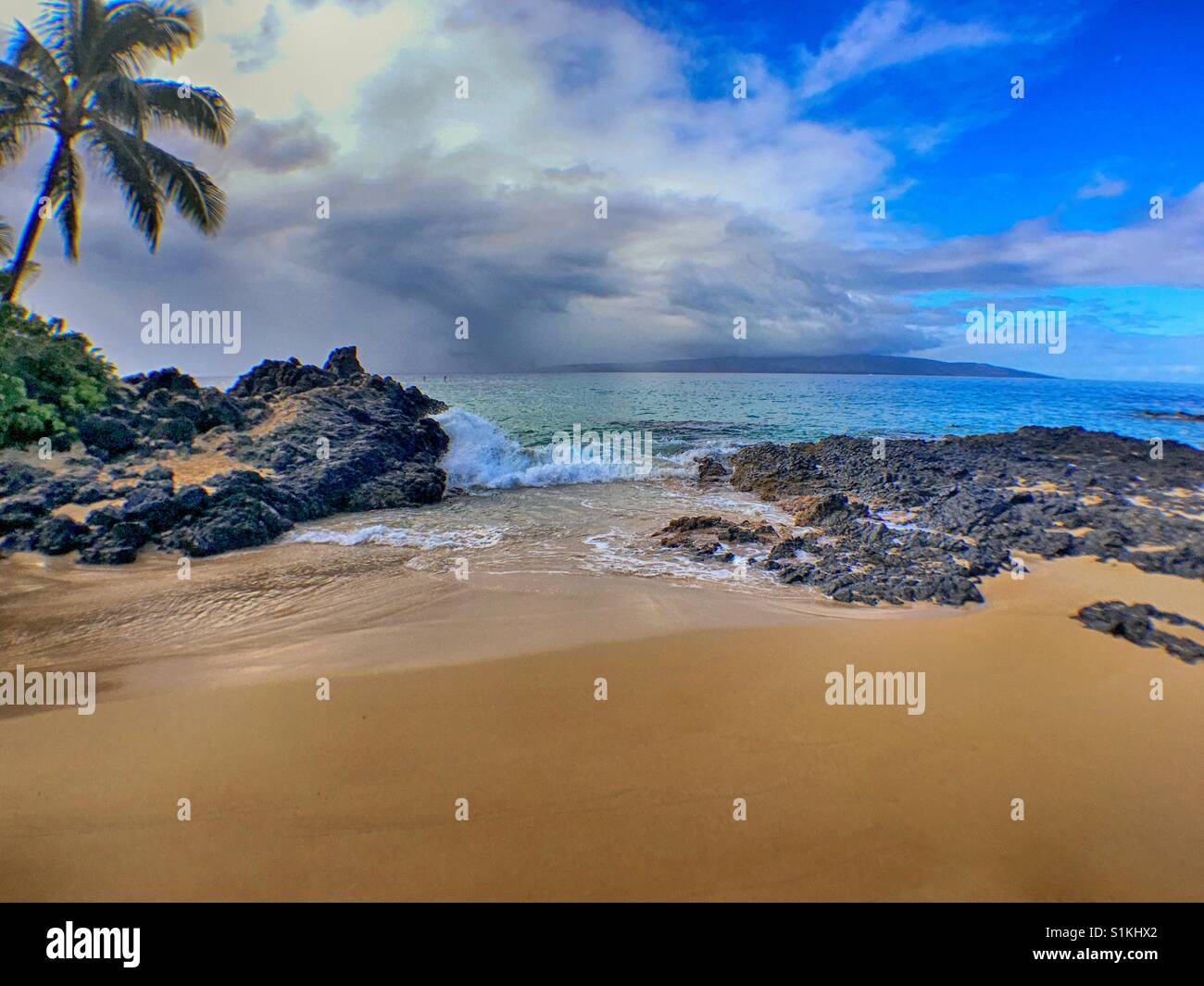 Secret beach and hawaii hi-res stock photography and images - Alamy