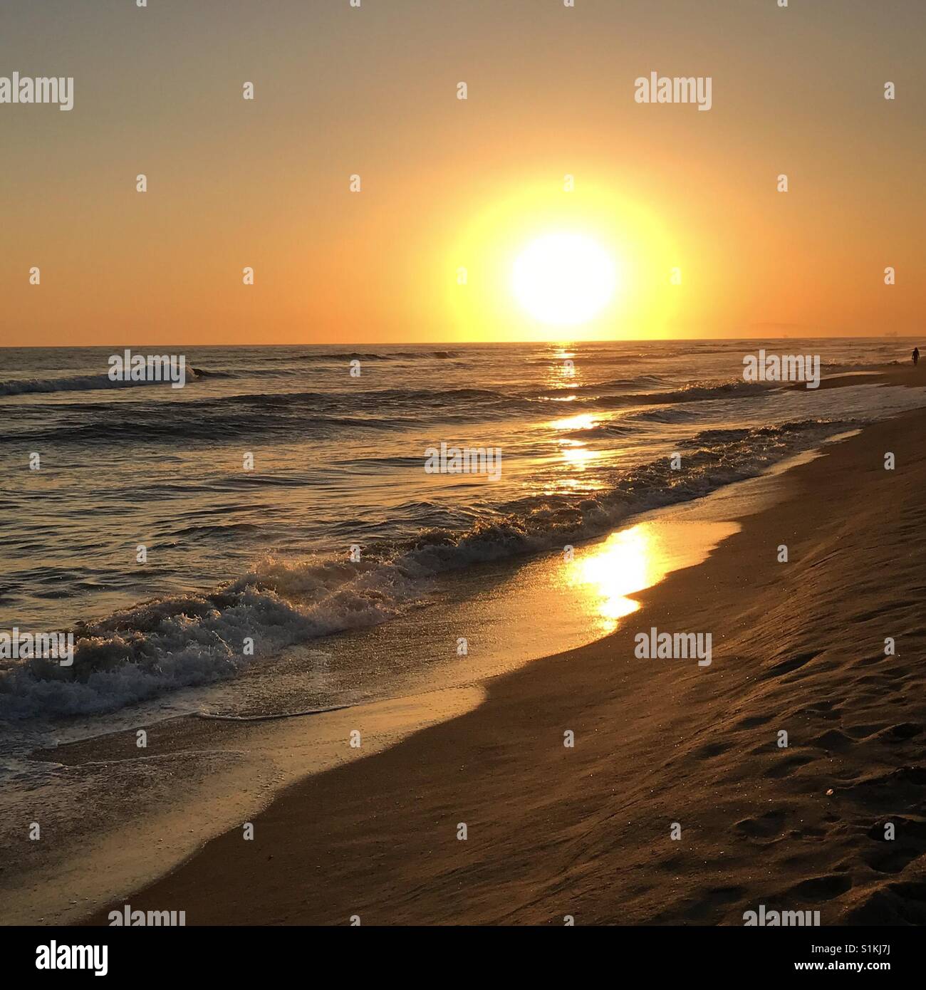 Sand at golden hour hi-res stock photography and images - Alamy
