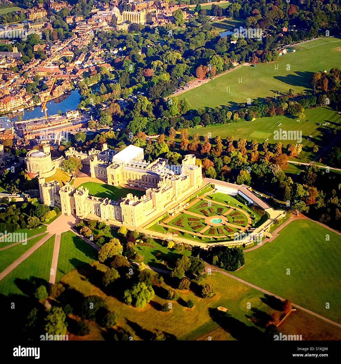 Windsor castle aerial hi-res stock photography and images - Alamy
