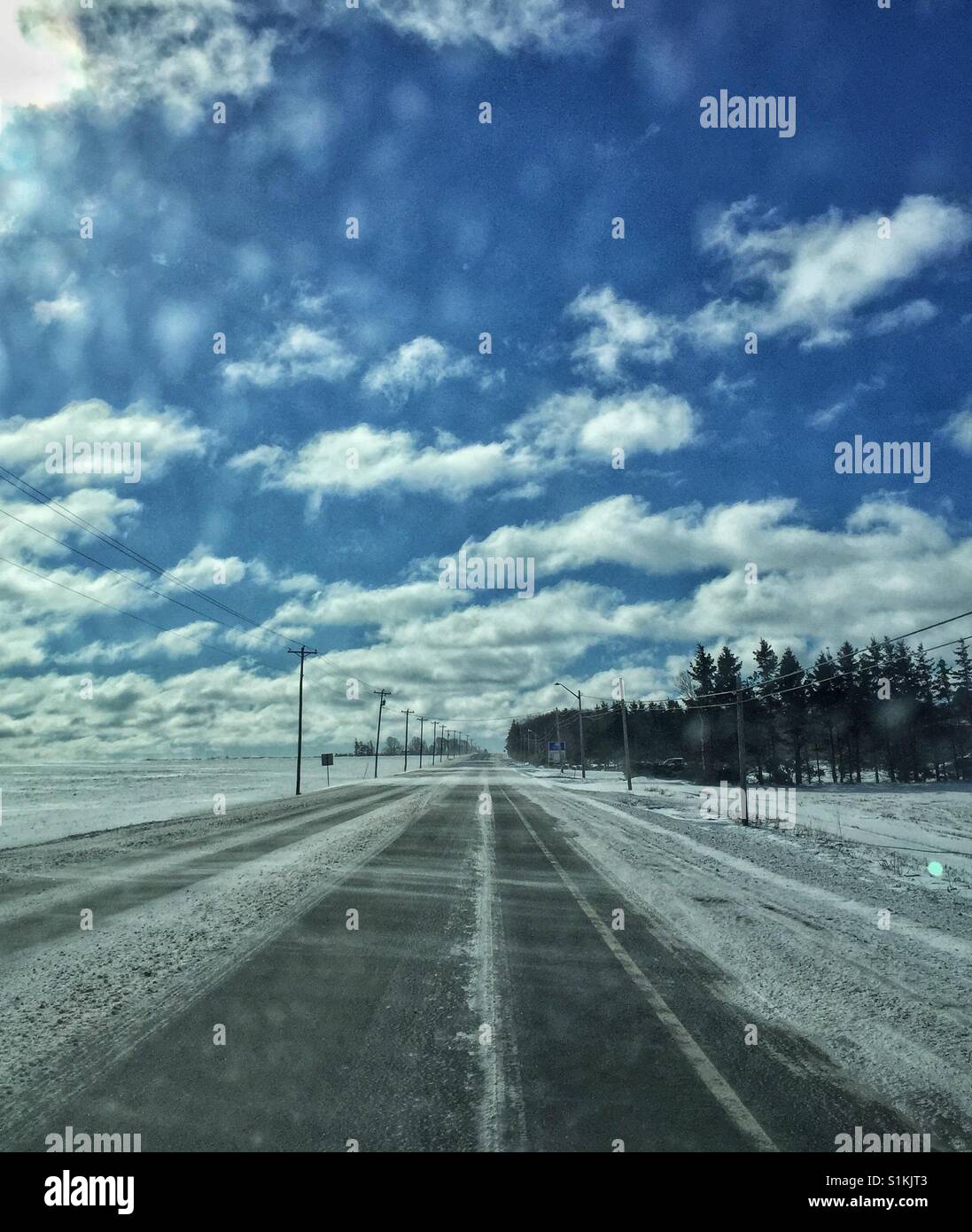 Winter highway hi-res stock photography and images - Alamy