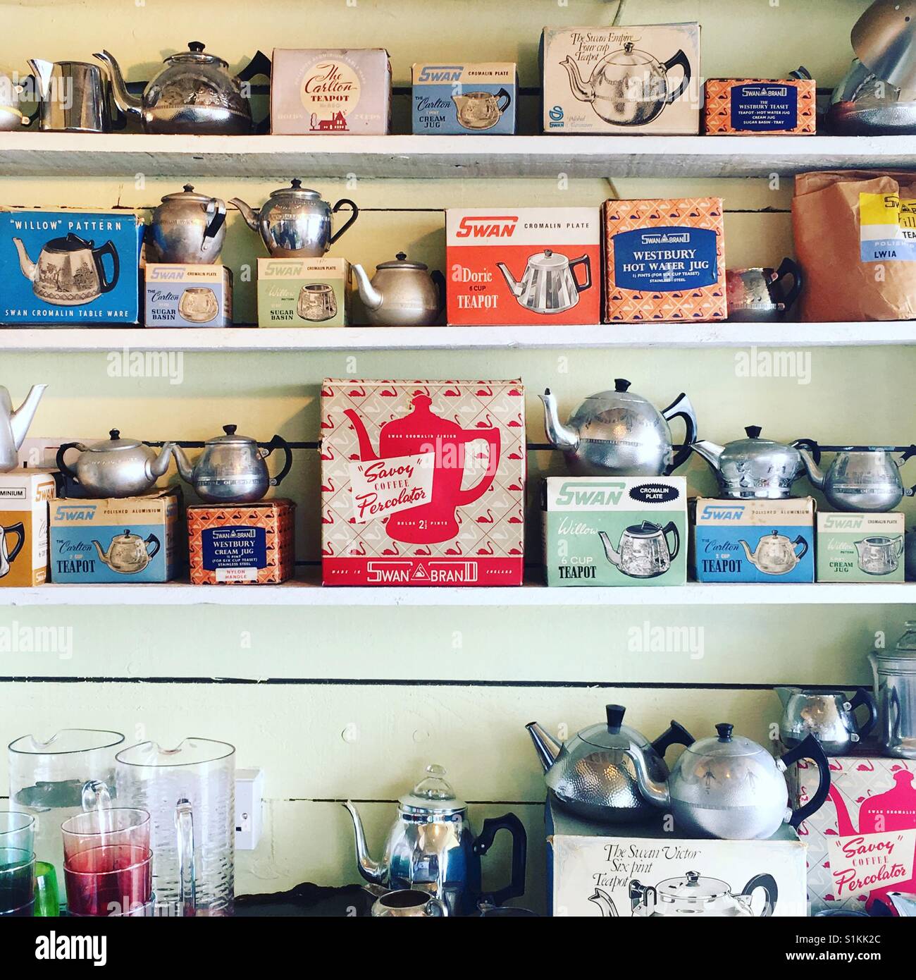 Teapots on a shelf hi-res stock photography and images - Alamy