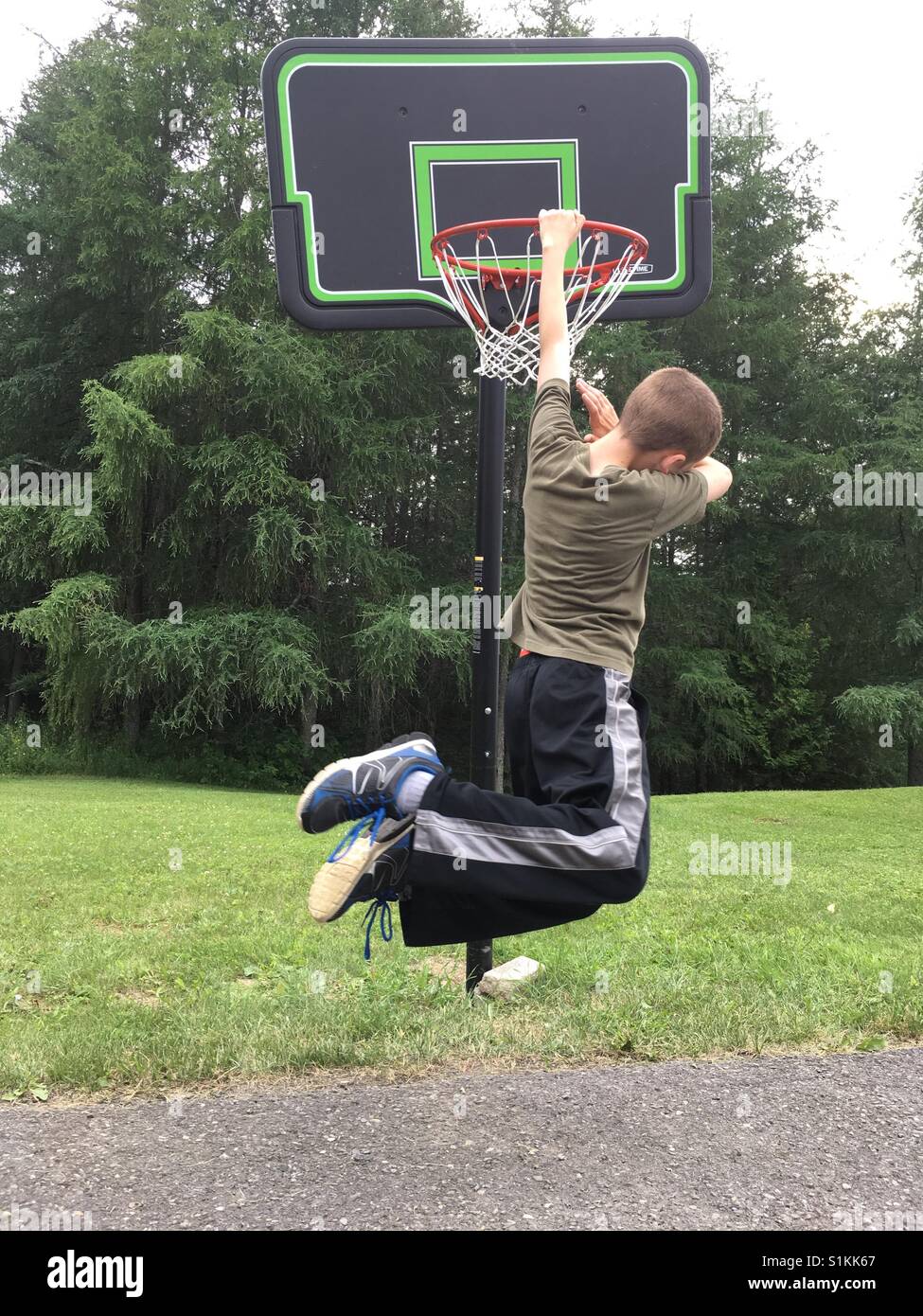 Slam dunk boy hi-res stock photography and images - Alamy