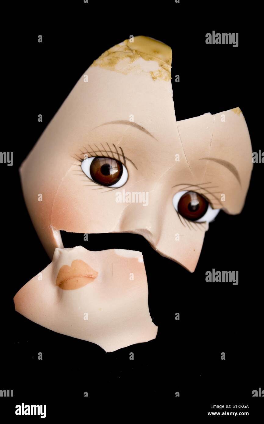 Broken doll head and face Stock Photo - Alamy
