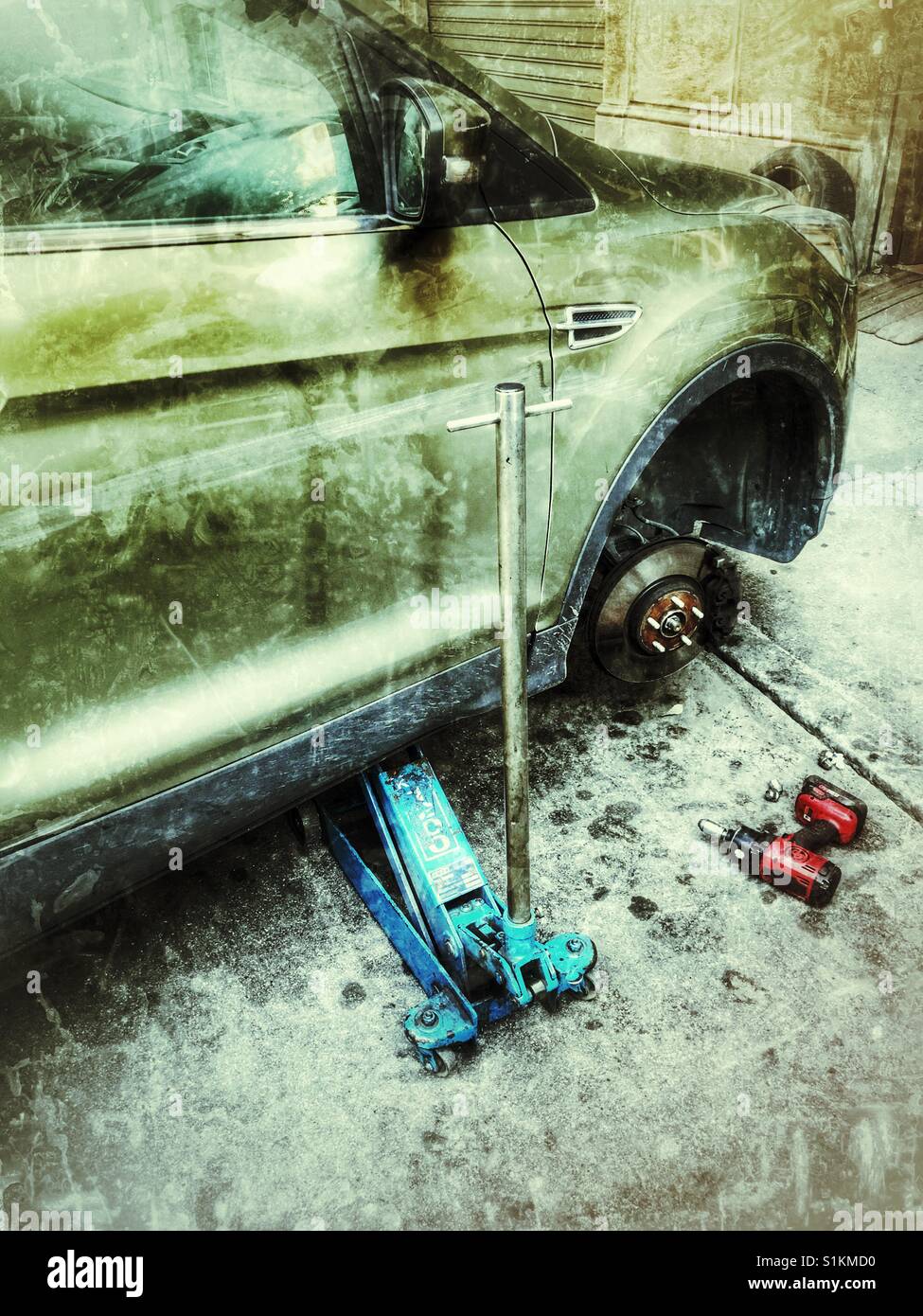 Car jack hi-res stock photography and images - Alamy