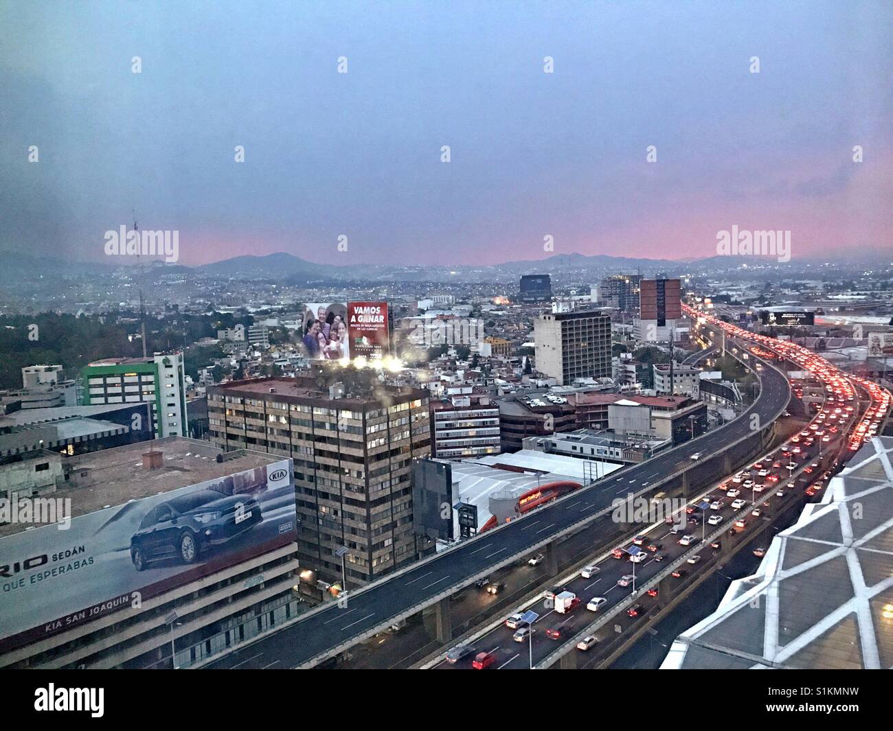 Dusk city lights hi-res stock photography and images - Alamy