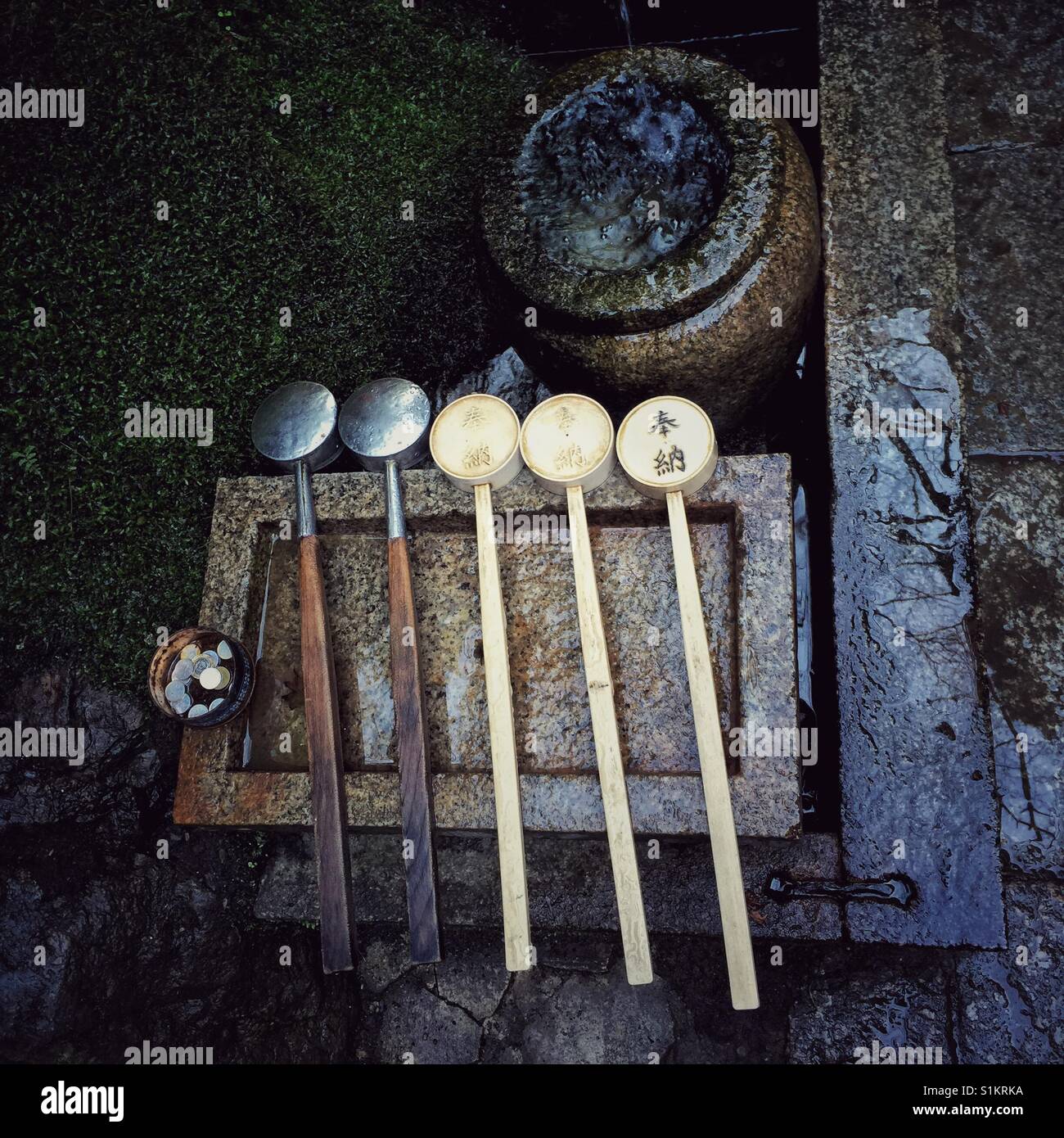 Ceremonial well at buddhist temple in Kyoto Stock Photo - Alamy