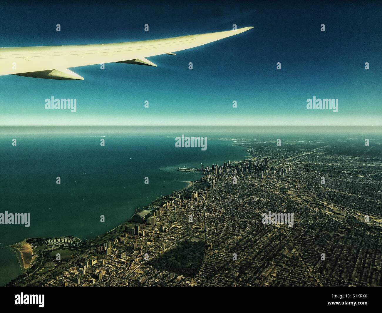 Aircraft wing flying above Chicago Stock Photo - Alamy