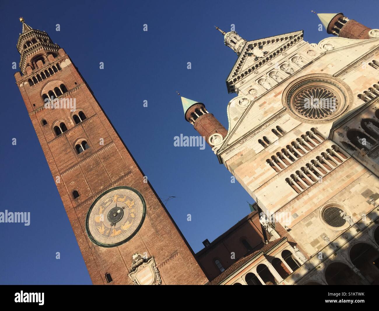 Italian romanesque architecture hi-res stock photography and images - Alamy