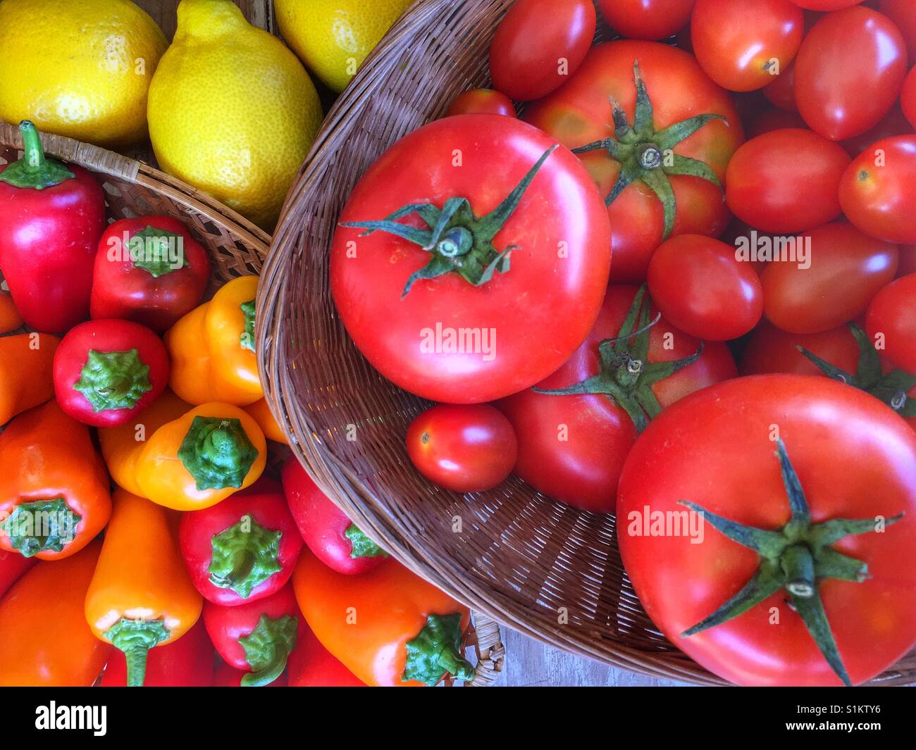 Orange coloured fruits hi-res stock photography and images - Alamy